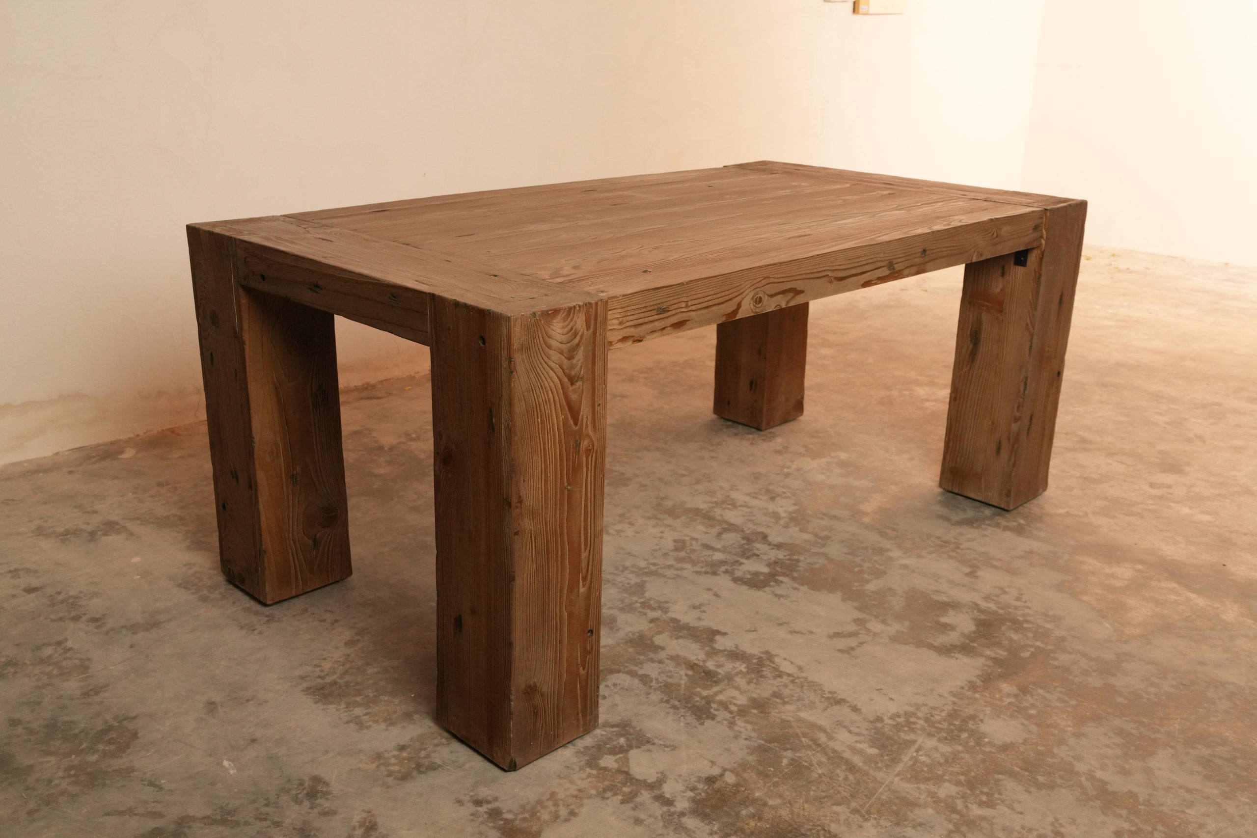 Dovetail Dining Table – BEST & NEW From MTA3